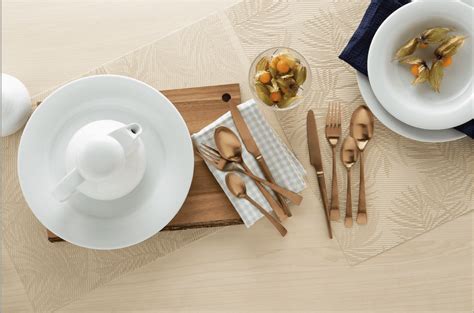 Cómo colocar los cubiertos en la mesa al terminar