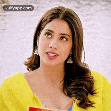 Janhvi Kapoor  Trending  On Vif