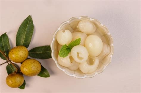 Longan En Jarabe Con Longan Fresco Foto Premium