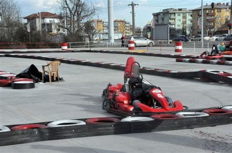 Sakarya da go kart pistinde kaza yapan üniversite öğrencisi genç kızın kafası vücudundan ayrıldı