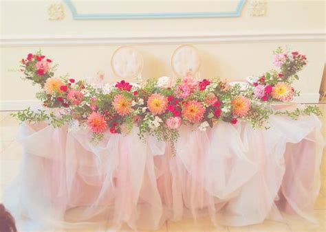 可愛いメインテーブルの代表チュール高砂で結婚披露宴を華やかに Marry マリー