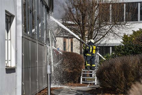 Feuer bei Firma Netzsch in Selb löst Großeinsatz aus Chemiefässer in