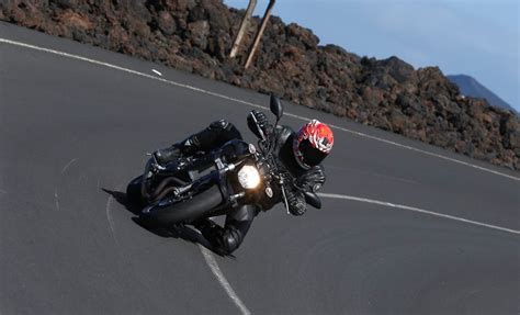 Essai Yamaha Mt 07 2014 Elle Va Tabasser Page 2