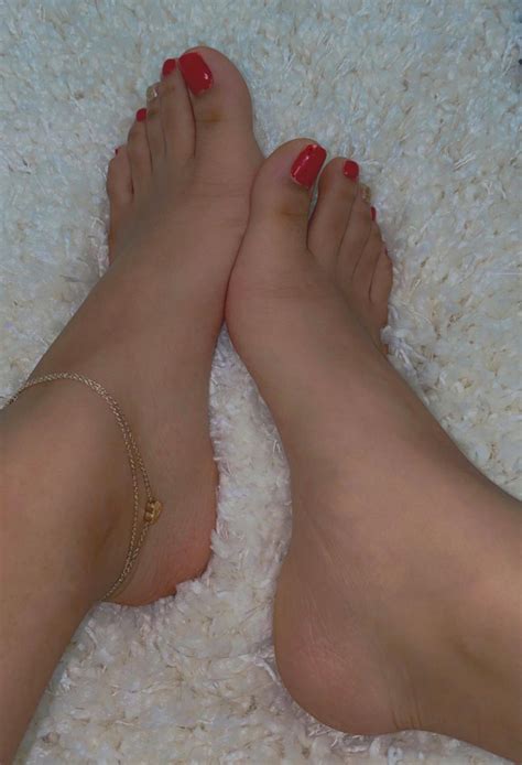 Worship My Exquisite Feet 😉 Scrolller