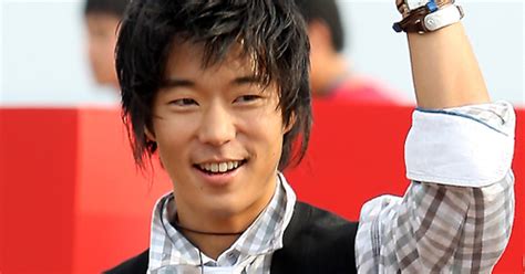 포토엔 아론 유 손 번쩍들어 인사~