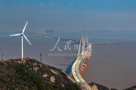 浙江舟山：灰鳖洋上腾巨龙 人民图片网