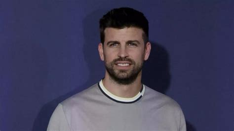 Gerard Piqué Es Abucheado Por Su Llamativo Look Parece Payaso