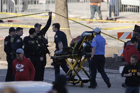 米中西部ミズーリ州カンザスシティーで開催されたスーパーボウルの優勝記念イベント会場での銃撃事件現場（ap） ― スポニチ Sponichi