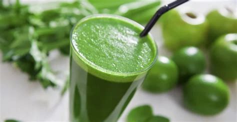 Suco verde de couve limão e pepino Receitas de Todos