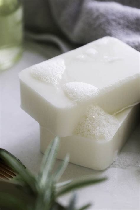 Diy Melt And Pour Shampoo Bar Recipes For Every Hair Type Hello Glow
