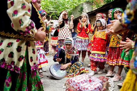 لباس‌های سنتی زنان ایرانی، تجلی‌ اصالت و نمادی از رنگ و نقش ایرانی ایمنا