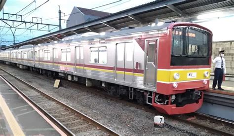 Heboh Video Pasangan Muda Mudi Mesum Di Krl Begini Tanggapan Pt Kai