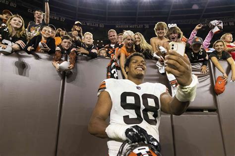 Isaac Rochell Terminates Browns Contract Says Hell Join The Raiders