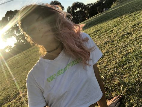 Nice Day Out In The Sun Flashing My Titties In The Park 😇😇 Scrolller