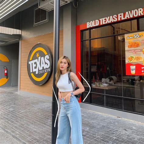 3 ไอเดียท่าโพสต์สวยๆ เก๋ๆ ไว้อวดลงโซเชี่ยล💖📷 แกลเลอรีที่โพสต์โดย Pporareeya Lemon8