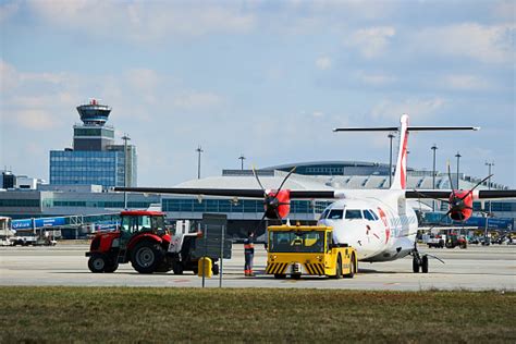 체코프라하 공항에서 체코 항공 Atr42500 Csa 체코 공화국의 국가 항공 이다 공항에 대한 스톡 사진 및 기타 이미지