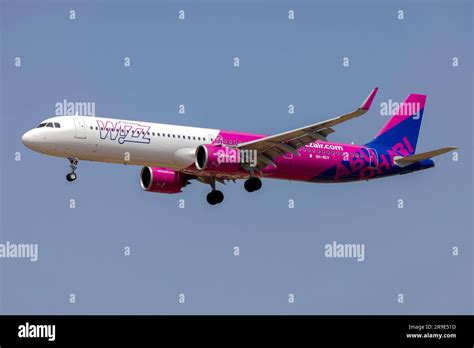 Wizz Air Malta Airbus A321 271nx Reg 9h Wdv With The Abu Dhabi Logo