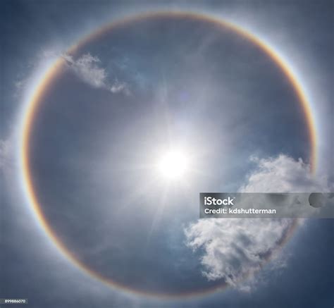 환상적인 아름 다운 태양 후광 현상입니다 세레 자연입니다 0명에 대한 스톡 사진 및 기타 이미지 0명 경관 고요한 장면