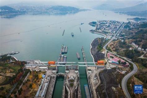 三峡船闸货运量刷新2022年纪录船舶运行无人机