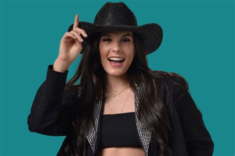 Touro Invade Arena De Rodeio Em Show Da Ana Castela Ofuxico