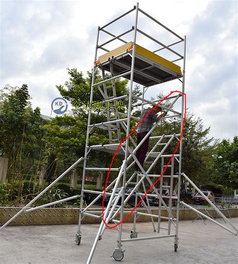 空达铝合金门式脚手架内爬梯对角走梯直爬梯怎么选择 深圳铝合金脚手架厂家 铝脚手架租赁 空达脚手架官网