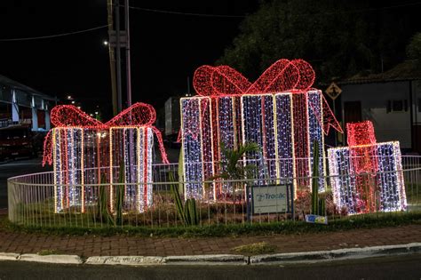 Natal Luz Decoração temática foi levada para bairros e avenidas de