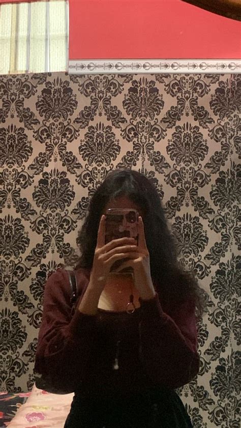 Pin By Putri Yuniati On Simpan Cepat Mirror Selfie Scenes Selfie
