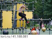 Teen naked Стоковые изображения и видеоролики для СМИ рекламы и дизайна по низким ценам