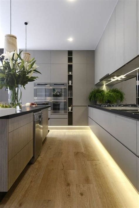 Подсветка на полу кухни | Diseño de cocina, Diseño cocinas modernas ...