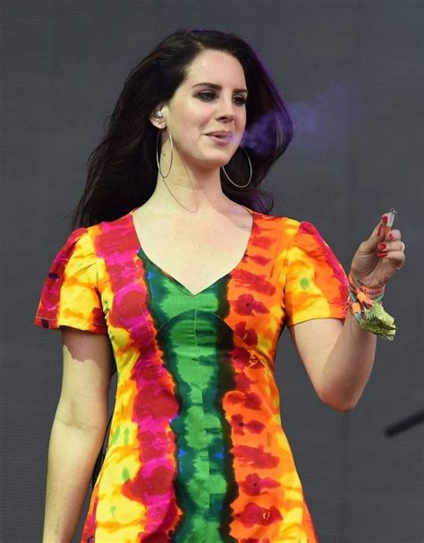 Épinglé Par Daisyqueenofflowers Sur Lana Del Rey Beauté Du Visage