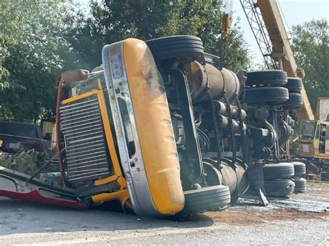 Muere Aplastado Querido Maestro De Computación Caja De Tráiler Cayó