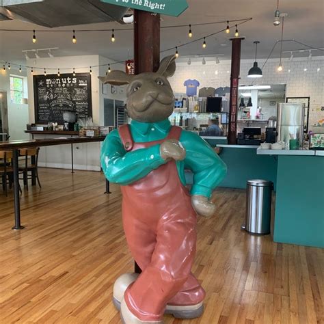 Monuts Donuts Café In Durham