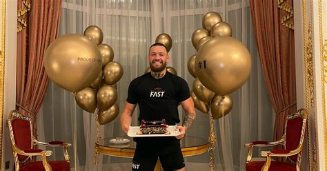 Era un sueño la celebración de Conor McGregor tras convertirse en el atleta más rico del