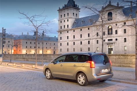 Prueba Peugeot a por el liderato de los monovolúmenes de plazas
