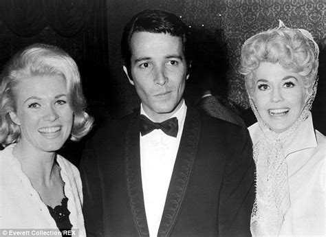 Beverly Hillbillies Star Donna Douglas Dies At 81 Daily Mail Online