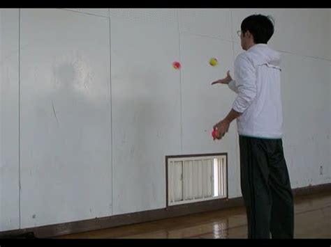 Wall Bounce Juggling With 3 Balls For Hand Eye Coordination Training