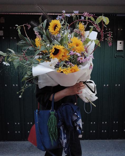 Chungrokhwa 큰 꽃다발 만드느라 첫날 다들 고생하셨어요 수업후 가시는길 붙잡고 사진 찍었는데 봐도봐도 멋지네요💚 Instagram