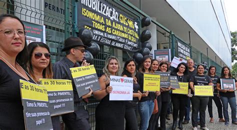 Servidores paralisam atividades na sede da Superintendência de Saúde