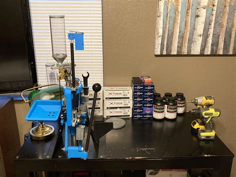 My New Reloading Setup With A Crappy Old Desk Reloading