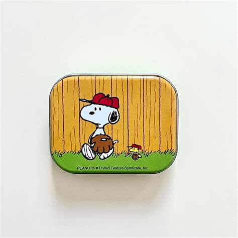 Snoopy Mini Tin Can Case Anik Aniks Trinkets Hobbies And Toys Toys