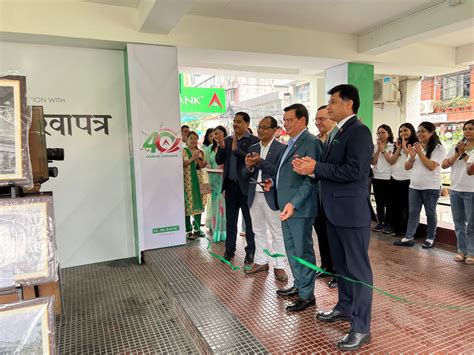 नबिल बैंकको परिसरमा ‘चार दशक नेपालको शीर्षकको तस्बिर प्रदर्शनी