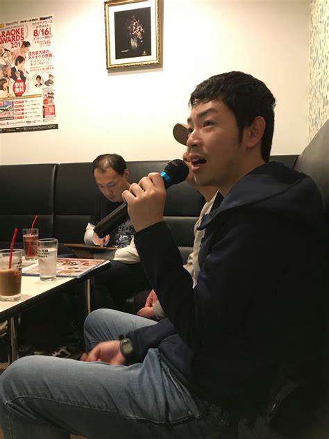 Npo法人とむての森 移動支援事業所「とろっこ」より 昨夜の成人さんのカラオケ支援の様子。
