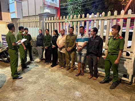 Police Arrest 7 Farmers In Land Use Dispute In Vietnamese Highlands