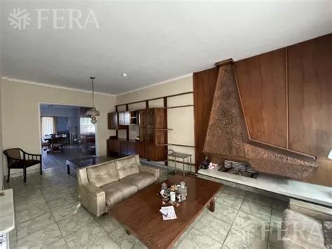 Venta Casa 4 Ambientes Con Cochera Quincho Y Fondo Libre Con Piscina
