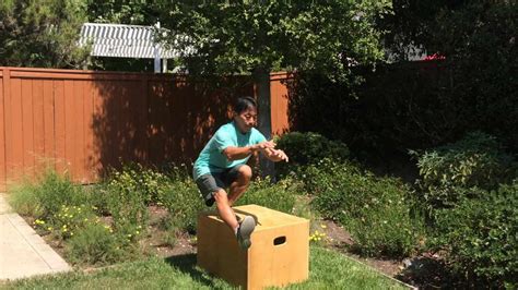 「片足スクワット」の効果と正しいやり方、トレーニングメニュー トレーニング×スポーツ『melos』