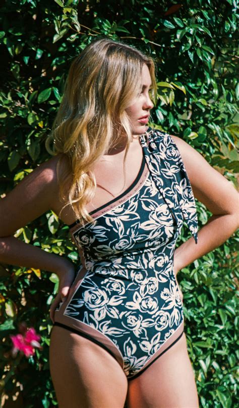 Hanna Reversible One Shoulder One Piece Swimsuit Visual Mood