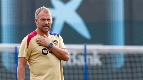 Hansi Flick Toma Partido El Entrenador Del Fc Barcelona Impulsa Una