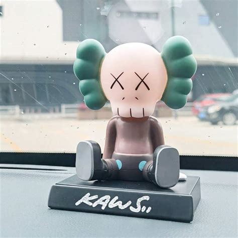 Kaws 1pc Kaws Doll Xx Eyes Car Ornaments Cartoon Cowes Bobblehead Doll Car Interior Creative