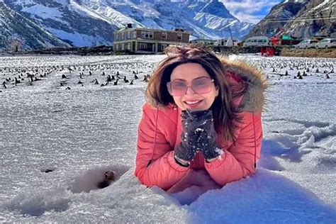 Photo विवाहित अभिनेत्याच्या प्रेमात पडली 2 अभिनेत्या भावांचीही साथ