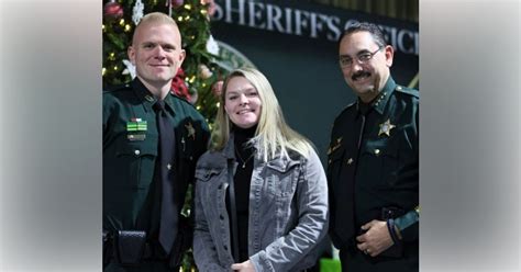 Marion Sheriffs Detective Receives Medal Of Commendation For Helping